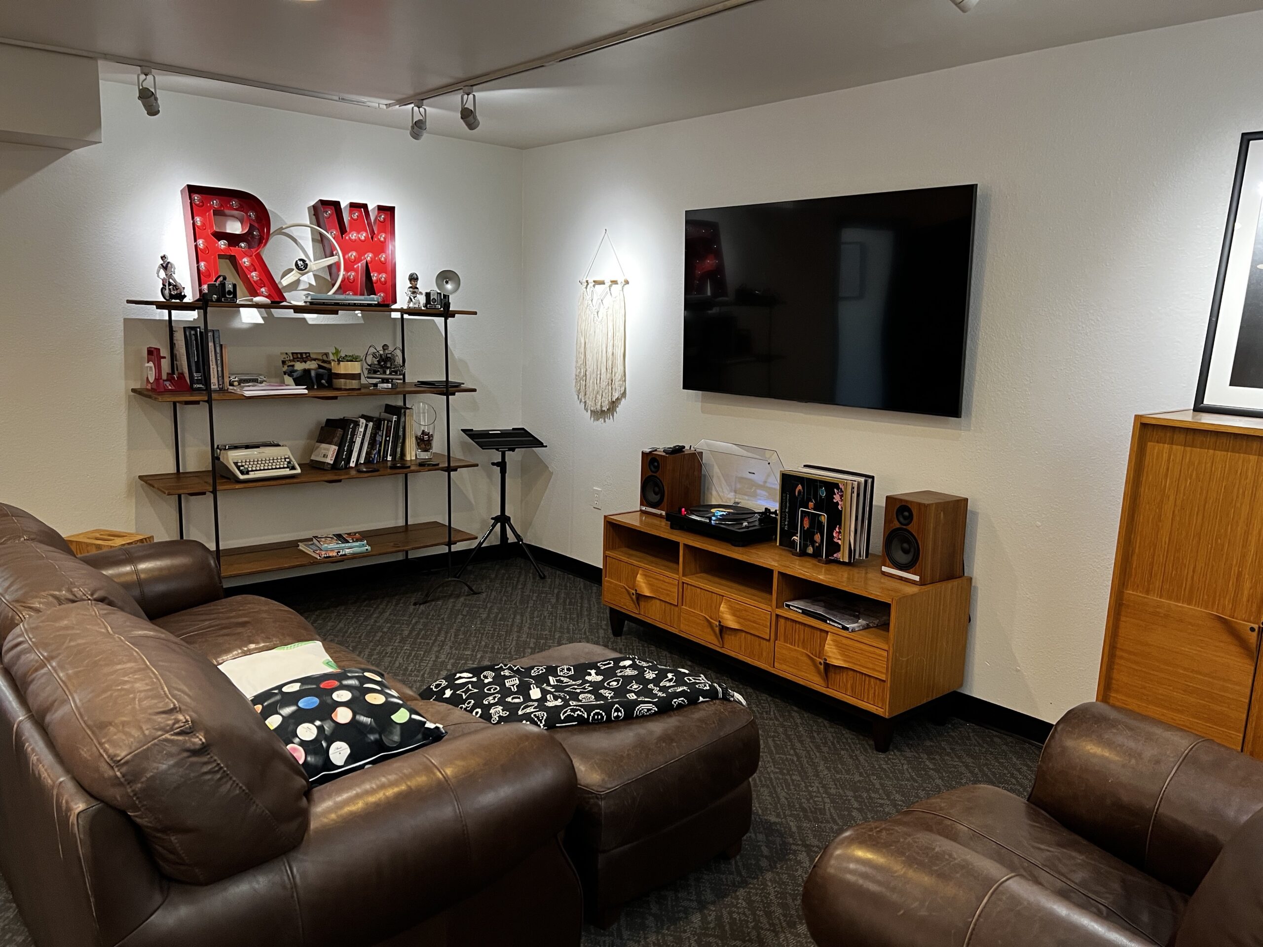 Chill area-upsidedown - GeekEstate Blog